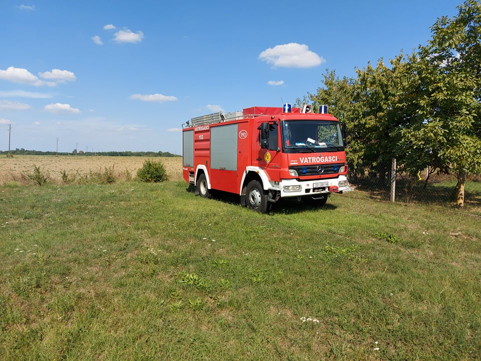 Udari groma zapalili bale sijena na dvije farme - Slavonija info